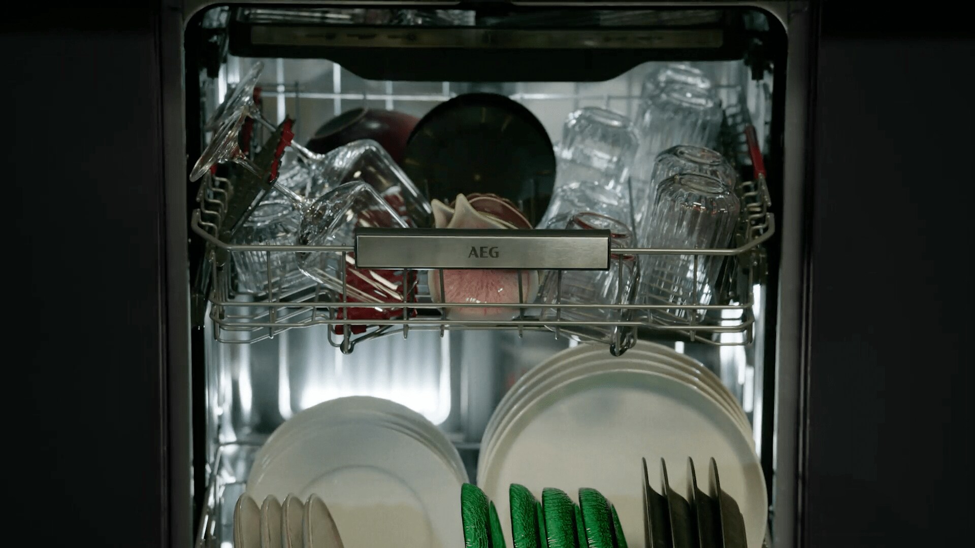 Bekijk al onze vaatwassers | Ontdek de ComfortLift | AEG